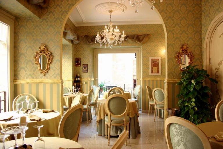 Italian Restaurant Decor - Life in Italy