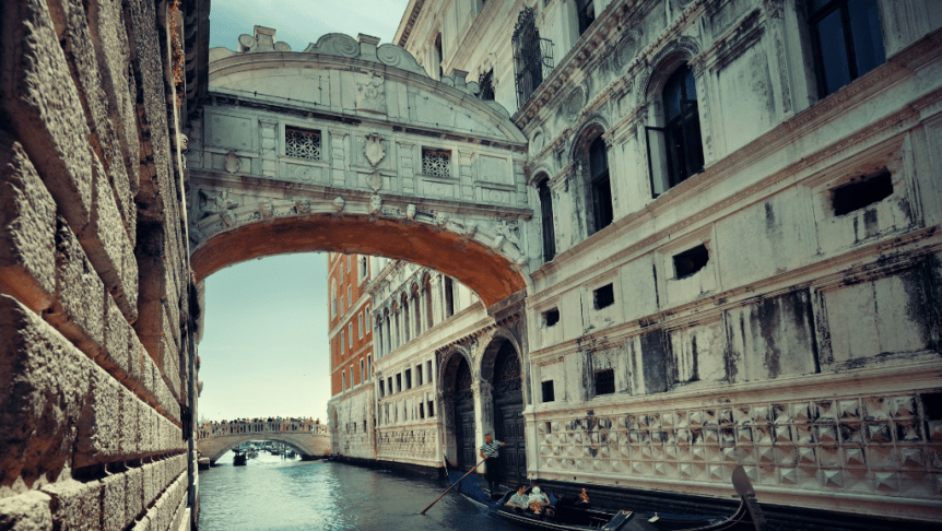 Four Curiosities on Bridge of sights - Venice bridges